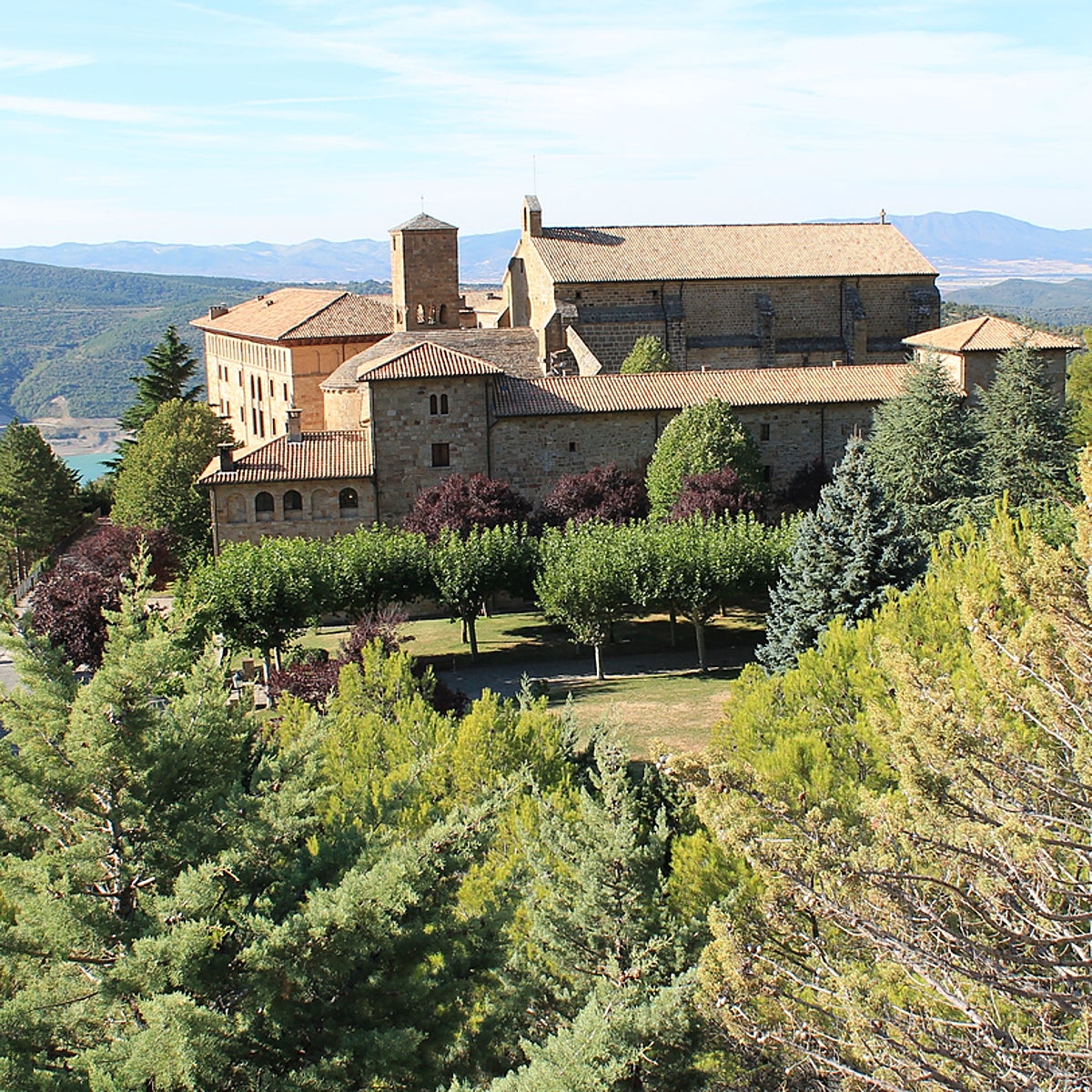 Por Qué Leonor Y Los Reyes Visitan Hoy Leyre El Monasterio Más Bonito